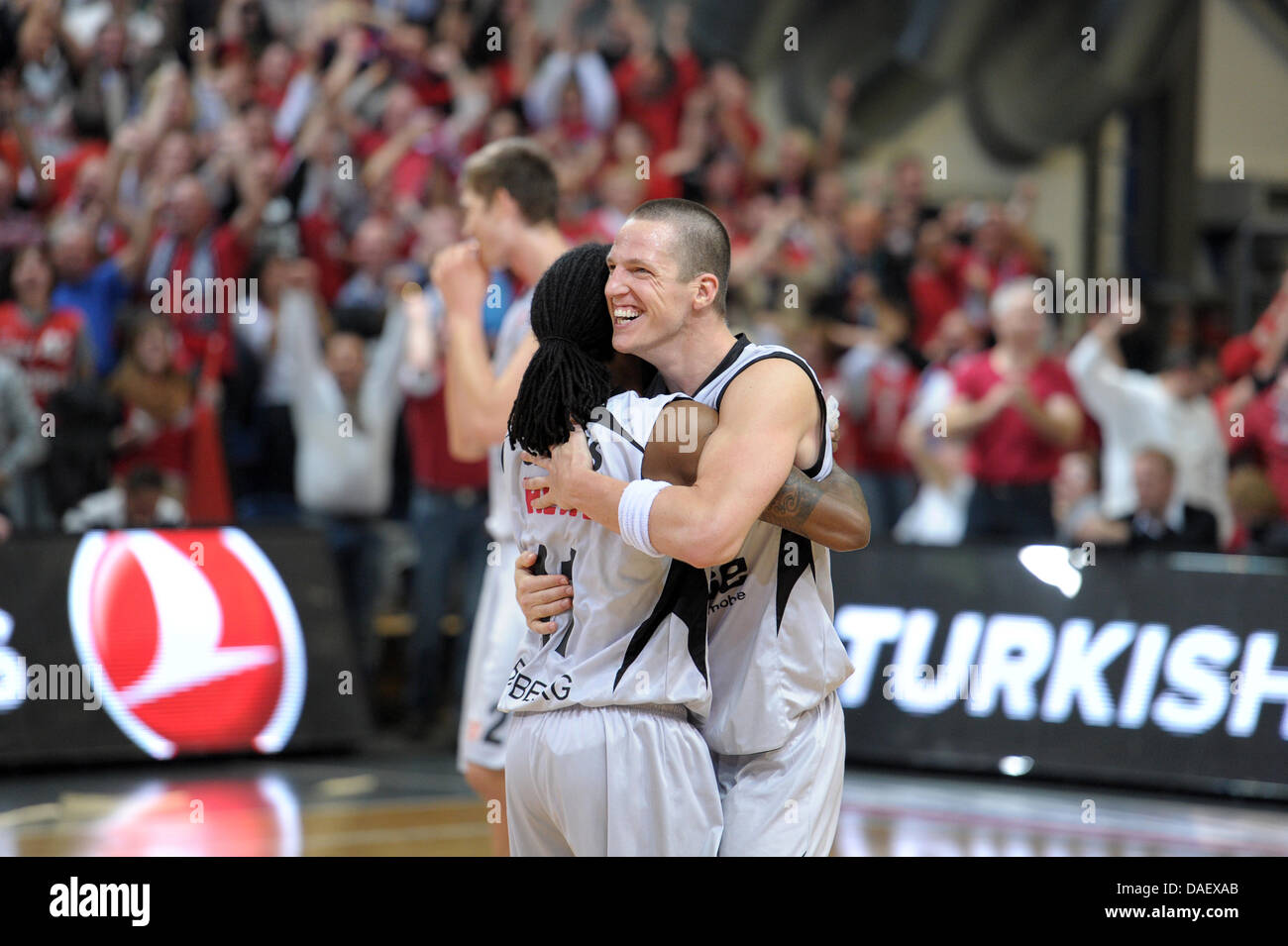 Bamberg's Julius Jenkins (L) and Casey Jacobsen cheer after the ...