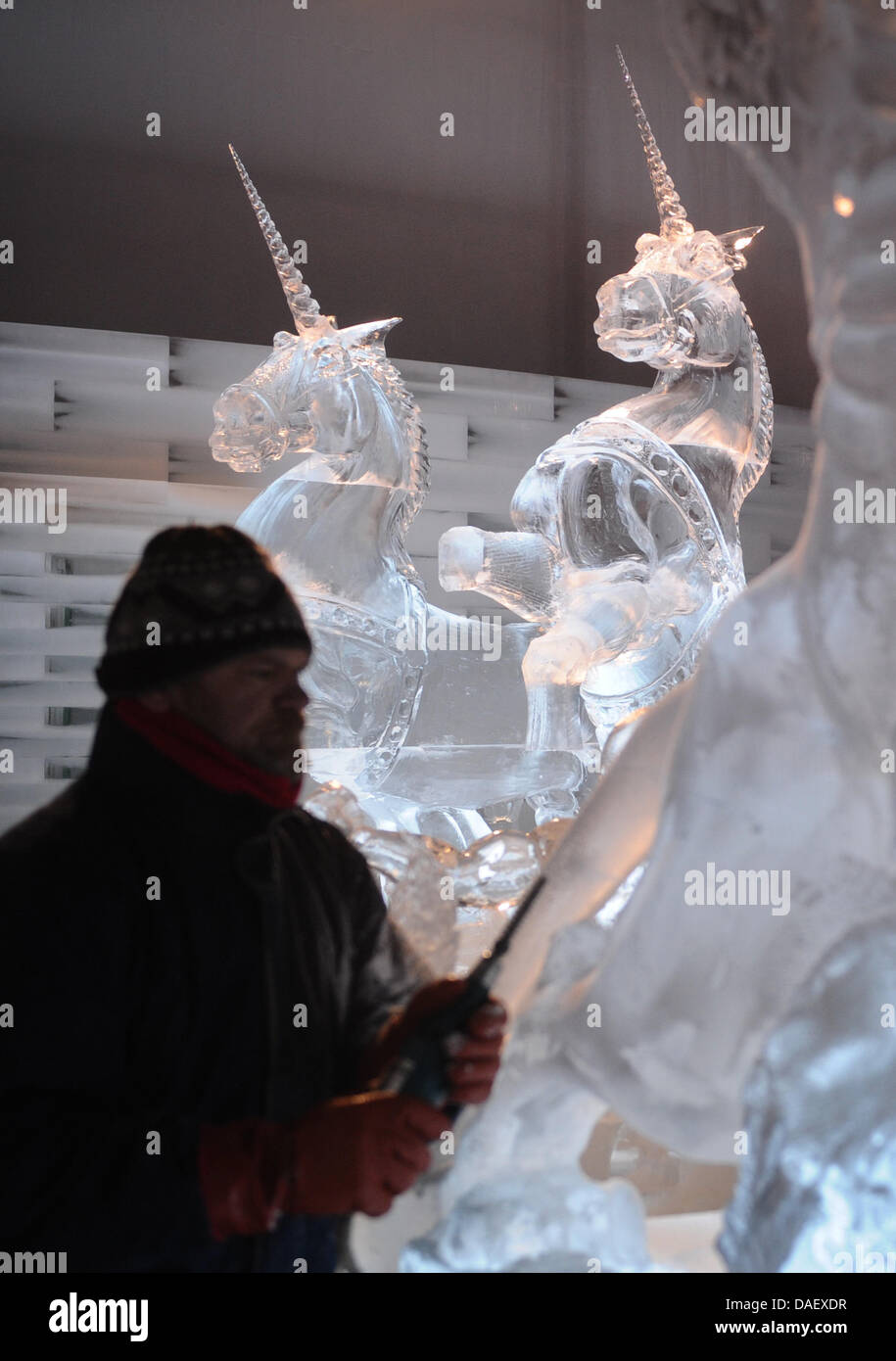 An ice artist work ice sculpture for the exhibition "Hamburg Ice Magic ...