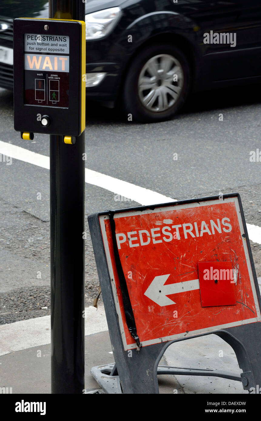 Pedestrian crossing uk sign hi-res stock photography and images - Alamy