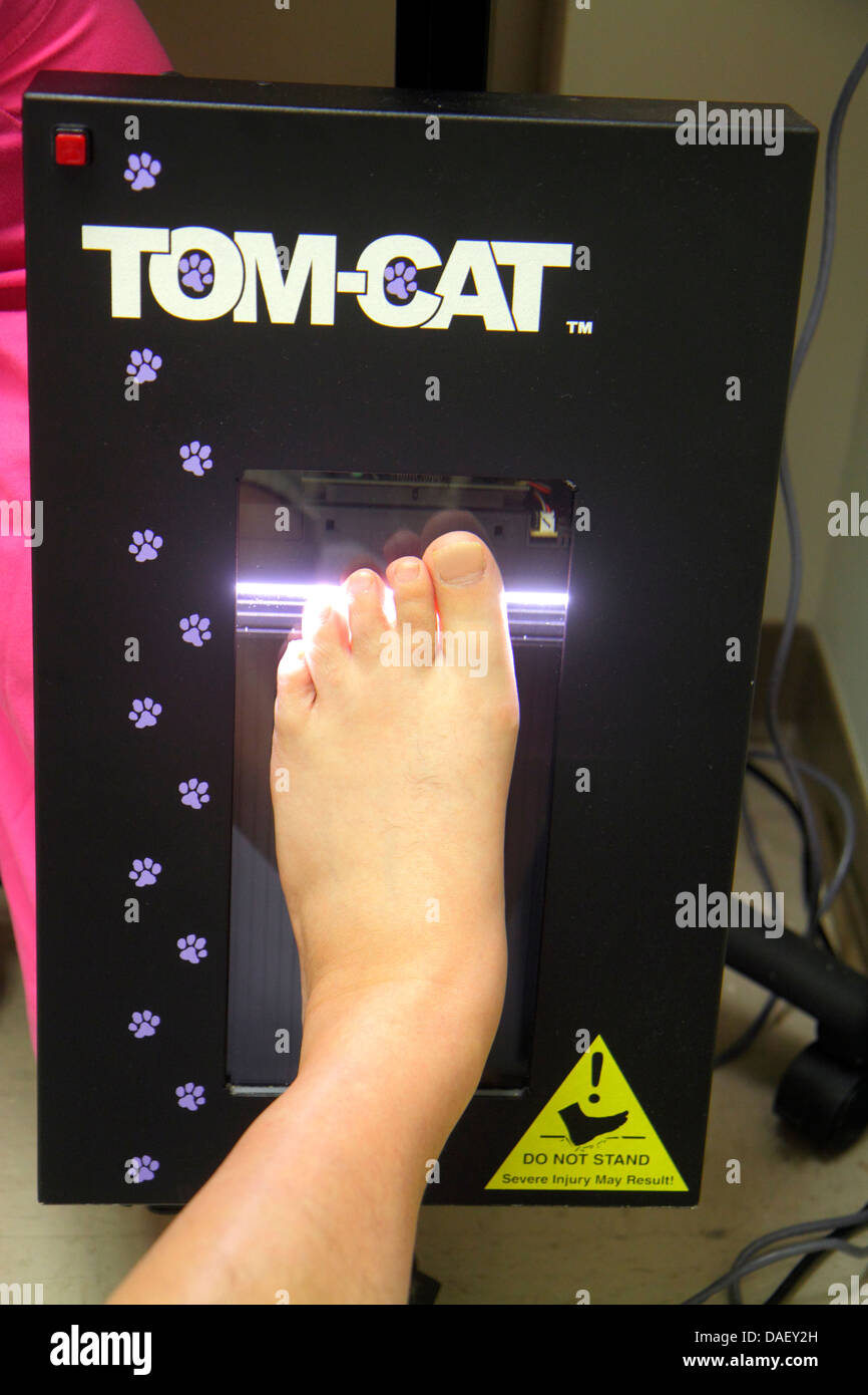 Tom cat digital foot scanner hi-res stock photography and images - Alamy