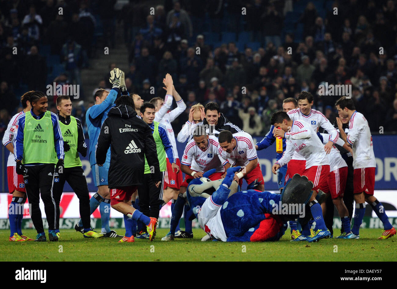 Hamburg's players celebrate their victory after the German Bundesliga ...
