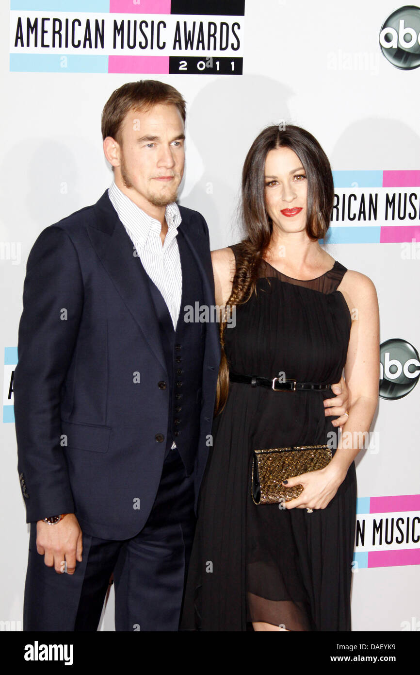 Singer Alanis Morisette and Mario ÒMC SouleyeÓ Treadway arrive at the ...
