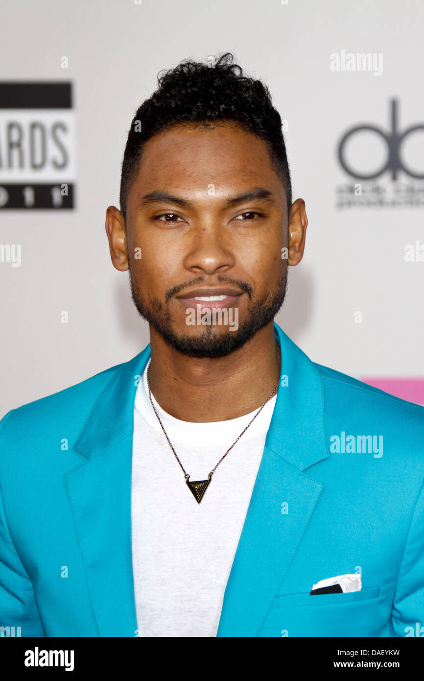 Singer Miguel arrives at the 2011 American Music Awards at Nokia ...