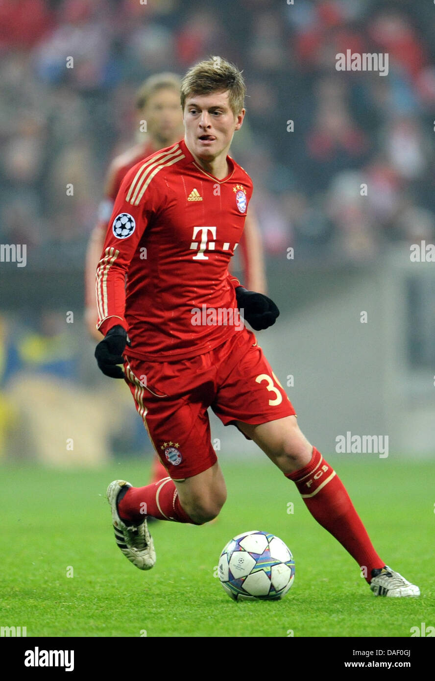 Munich's Toni Kroos plays the ball during the Champions League group A ...