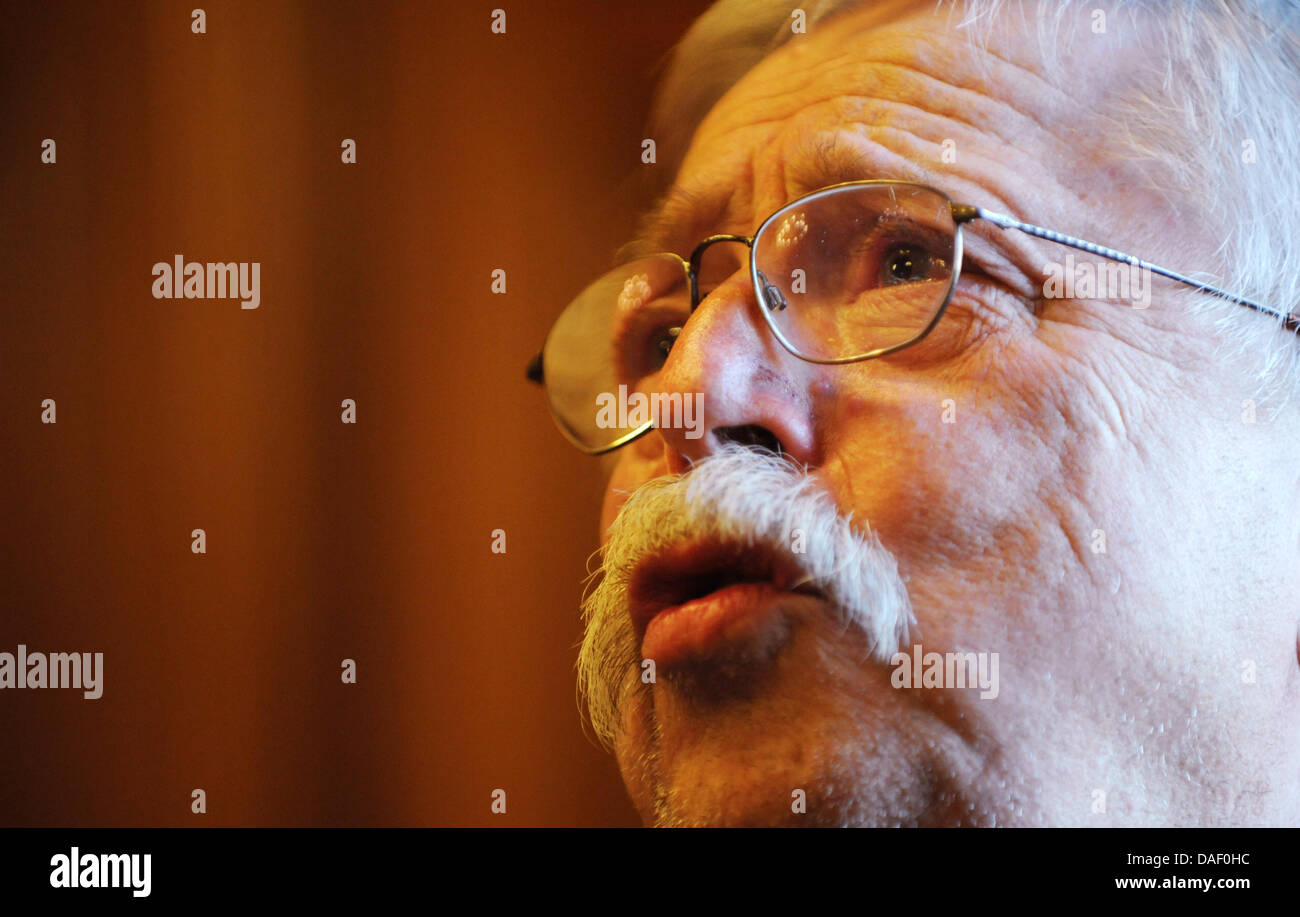 German singer-songwriter Wolf Biermann follows the speech by Hamburg's ...