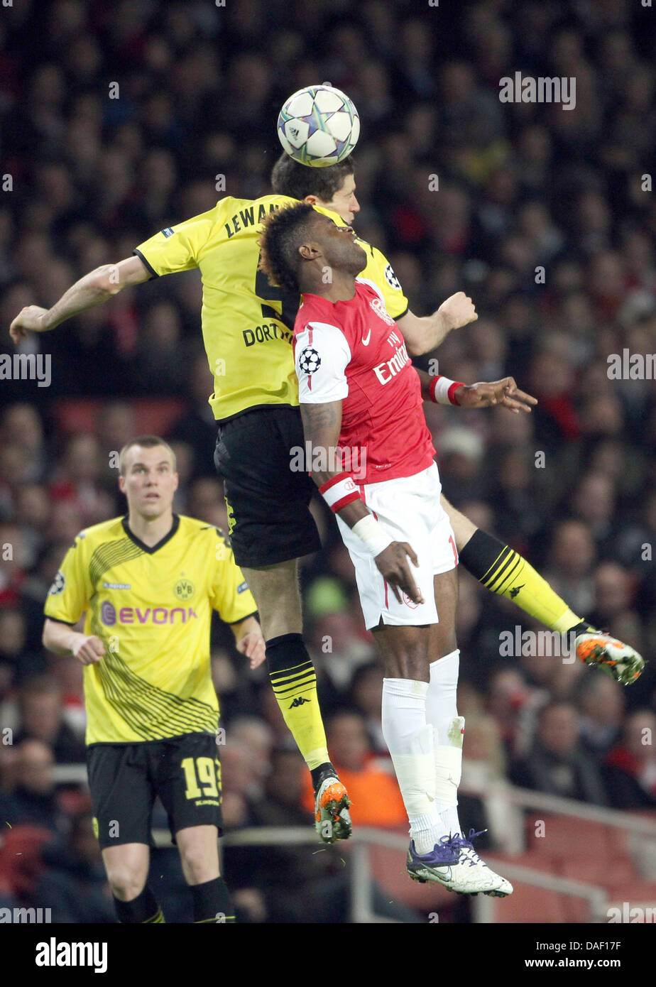 Emirates stadium robert lewandowski hi-res stock photography and images ...