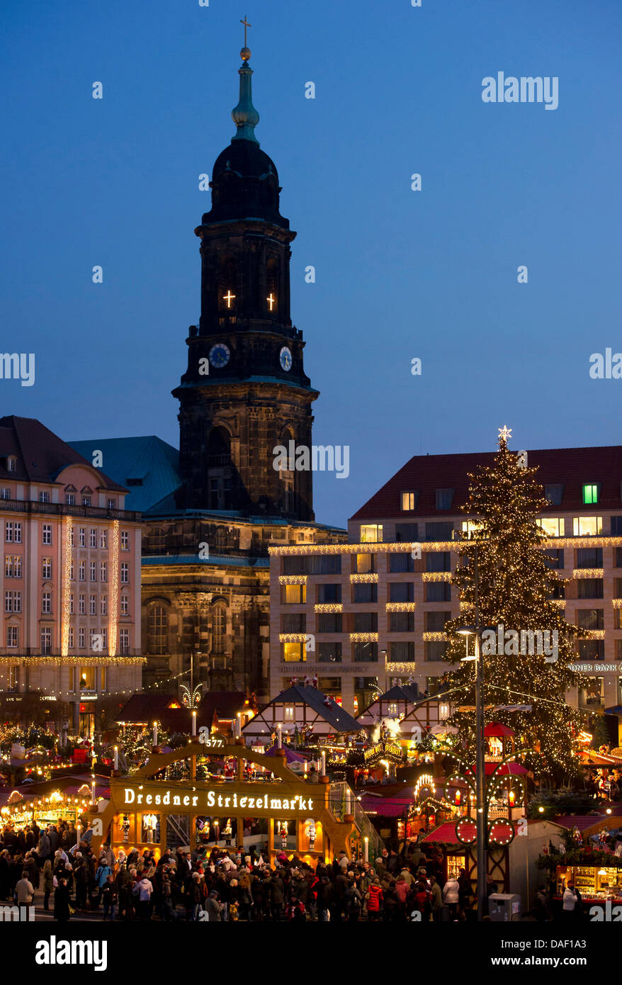 Striezelmarkt at the altmarkt in dresden hi-res stock photography and ...