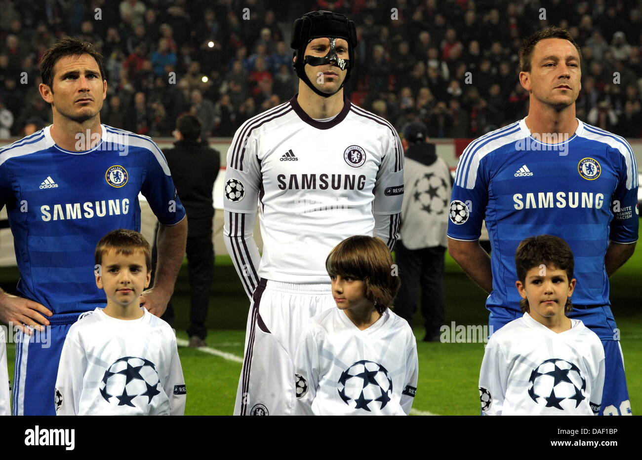 Chelsea's goalkeeper Petr Cech (C) wears a protective mask because of a ...