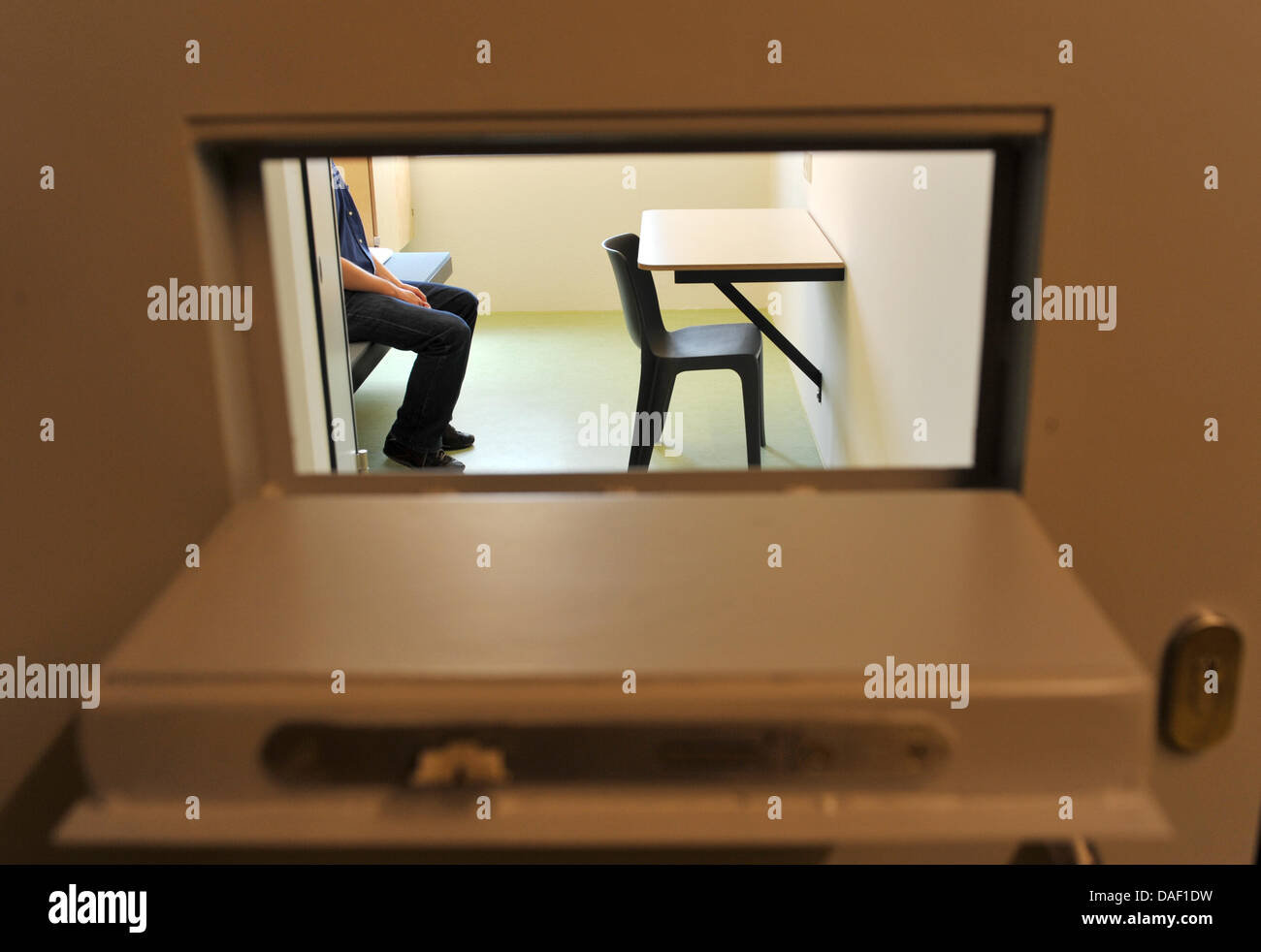 Confinement archive hi-res stock photography and images - Alamy