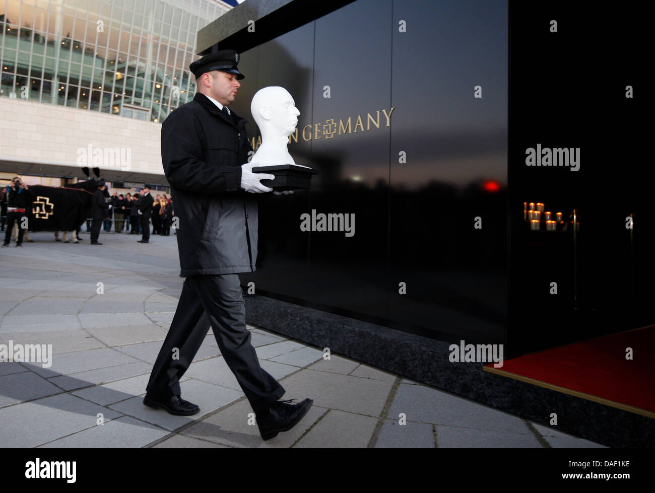 An undertaker carries the symbolic death mask into the mausoleum in ...