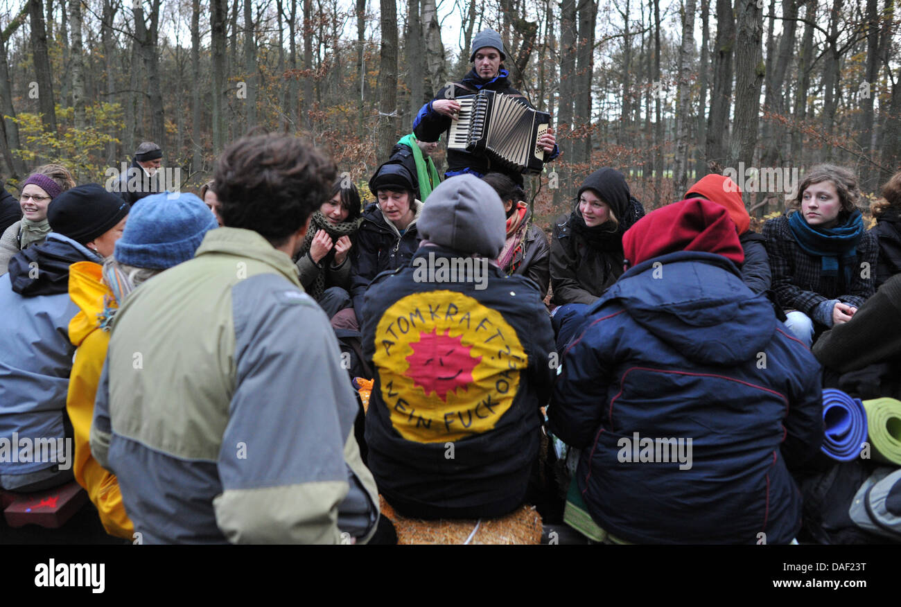 Anti-nuclear activists block the train tracks of the castor nuclear ...