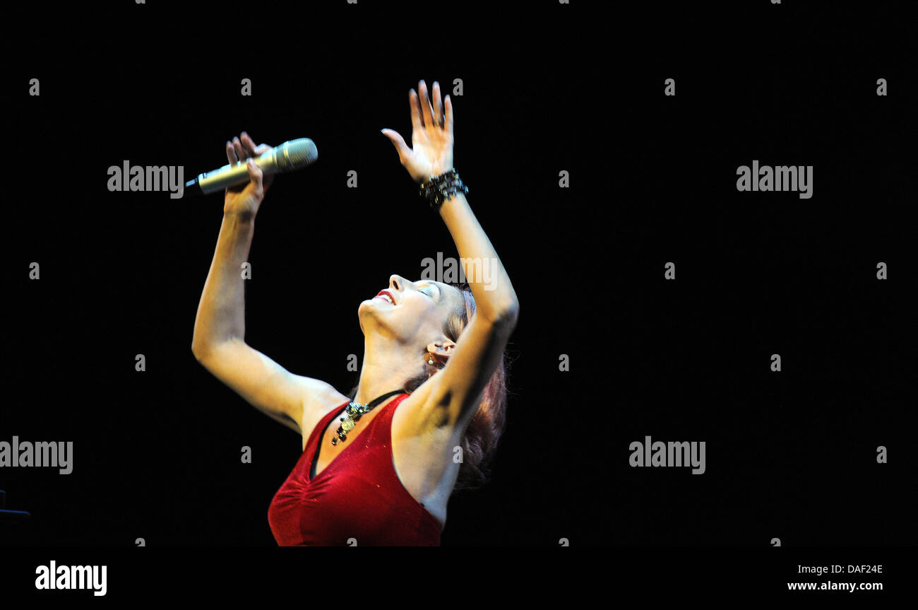 Singer Ute Lemper gives her the first concert of her tour at the ...