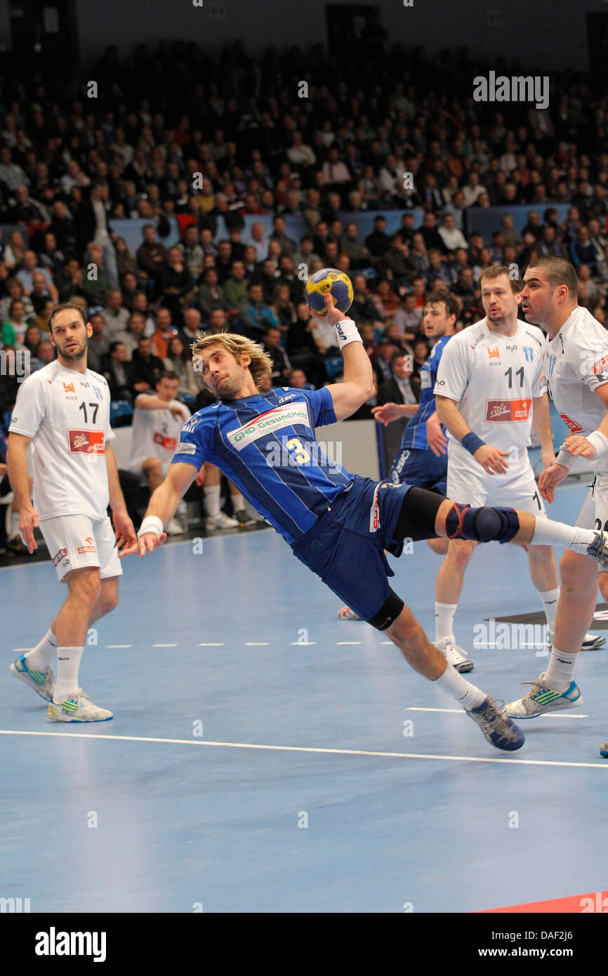 Hamburg's Stefan Schroeder throws the ball during the handball ...