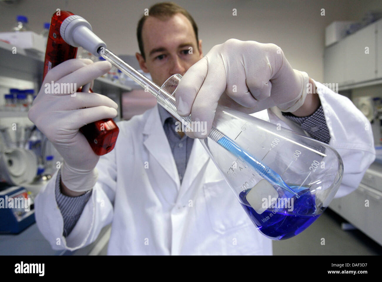 (FILE) An archive photo dated 28 September 2007 shows biotechnician ...