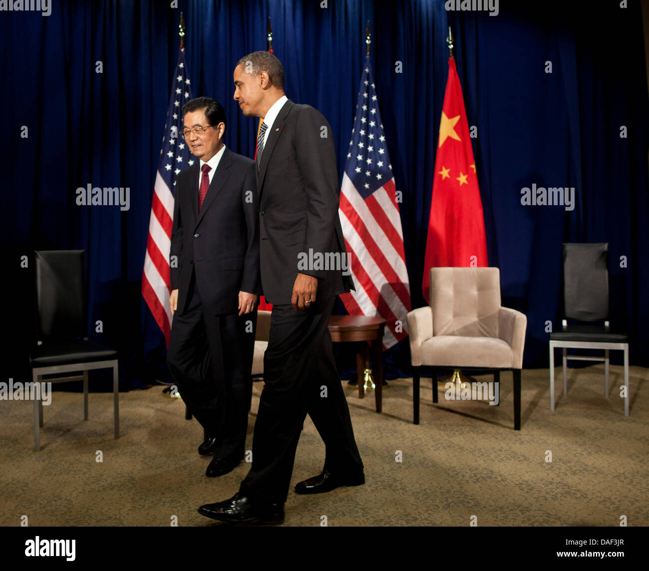 United States President Barack Obama (R) meets Chinese President Hu ...