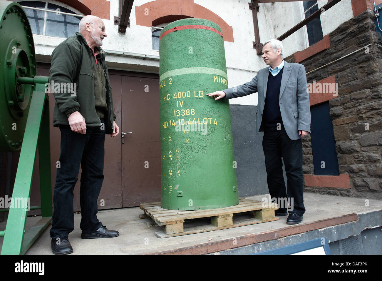 Munitions experts Jost Anderhub (L) and Rolf Wirtgen, director of the ...