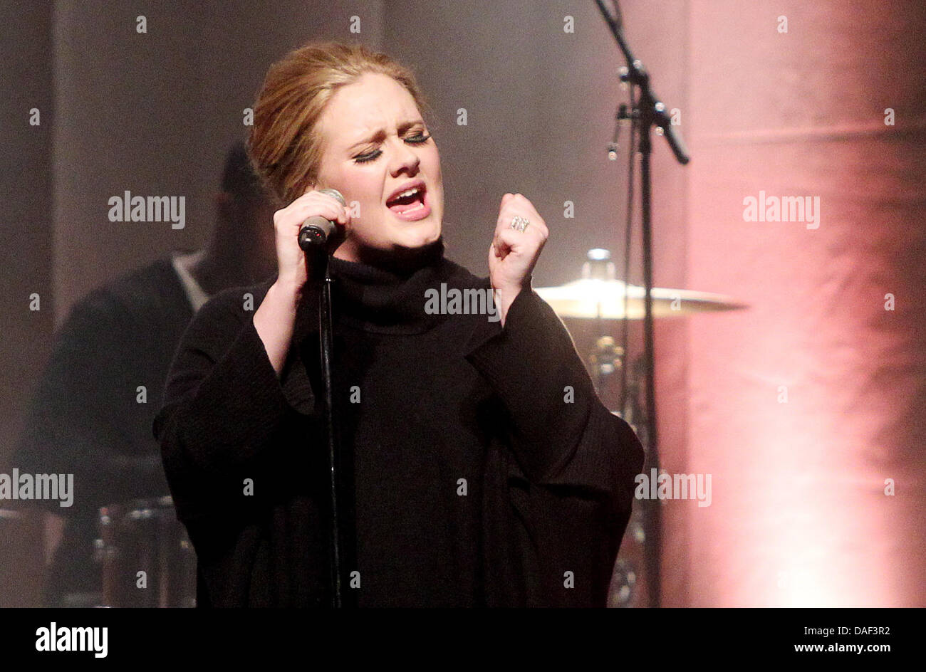 (dpa file) - A file picture dated 26 March 2011 shows British singer ...