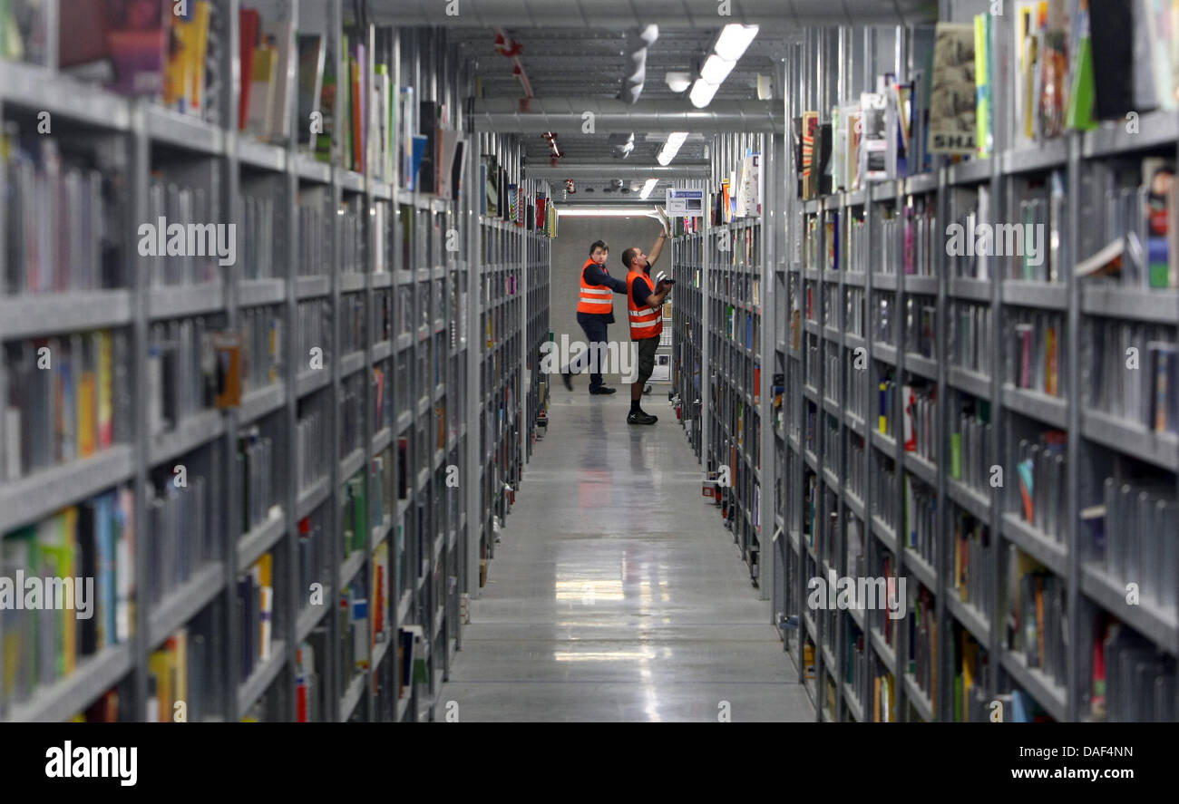 Amazon employeess work inside the online seller's new logistics centre ...