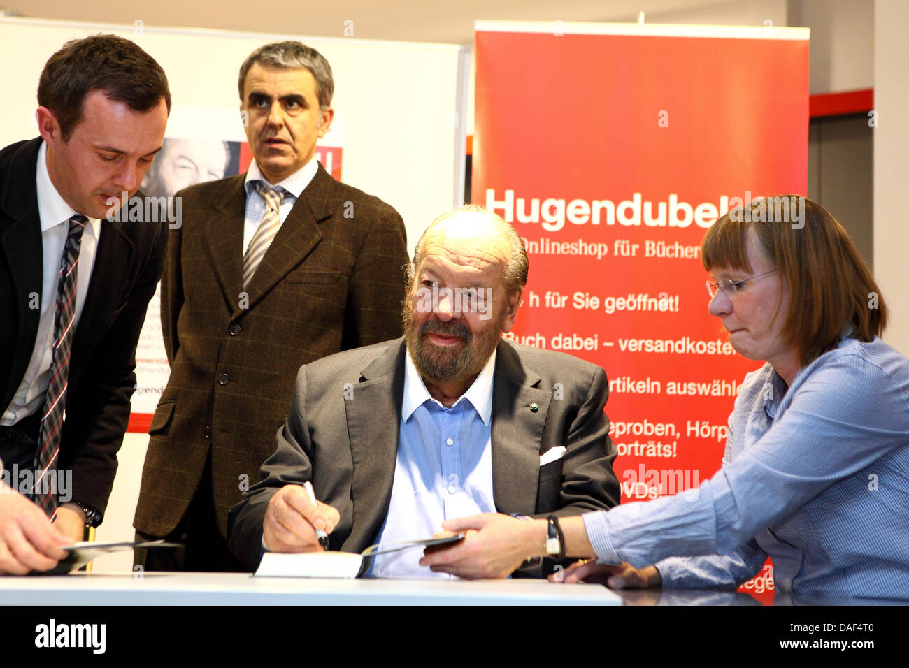 Italian actor Bud Spencer (C) signs his book 'Bud Spencer Mein Leben ...