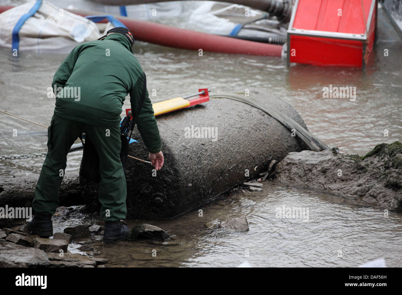 A member of the Rhineland-Palatinate bomb disposal team inspect an ...
