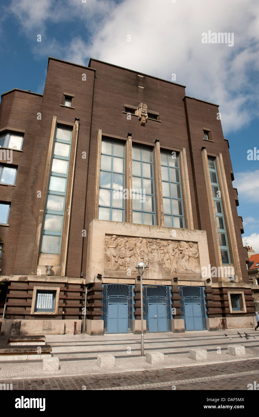 Imposing building hi-res stock photography and images - Alamy