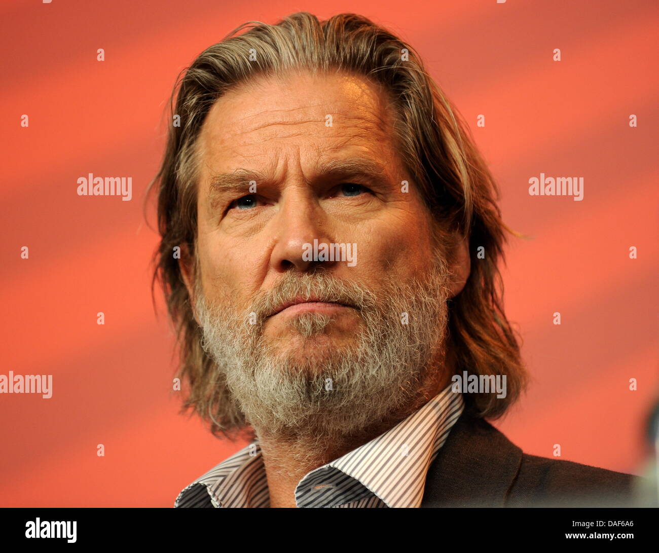 US actor Jeff Bridges smiles at the press conference for the film 'True ...