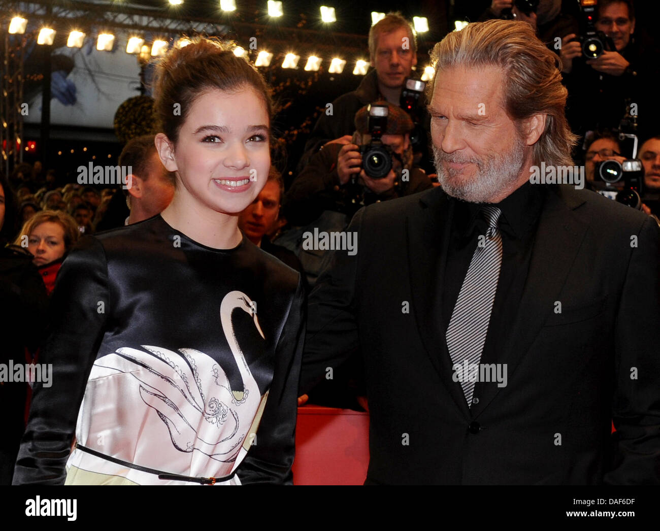 US actors Hailee Steinfeld and Jeff Bridges arrive for the premiere of ...