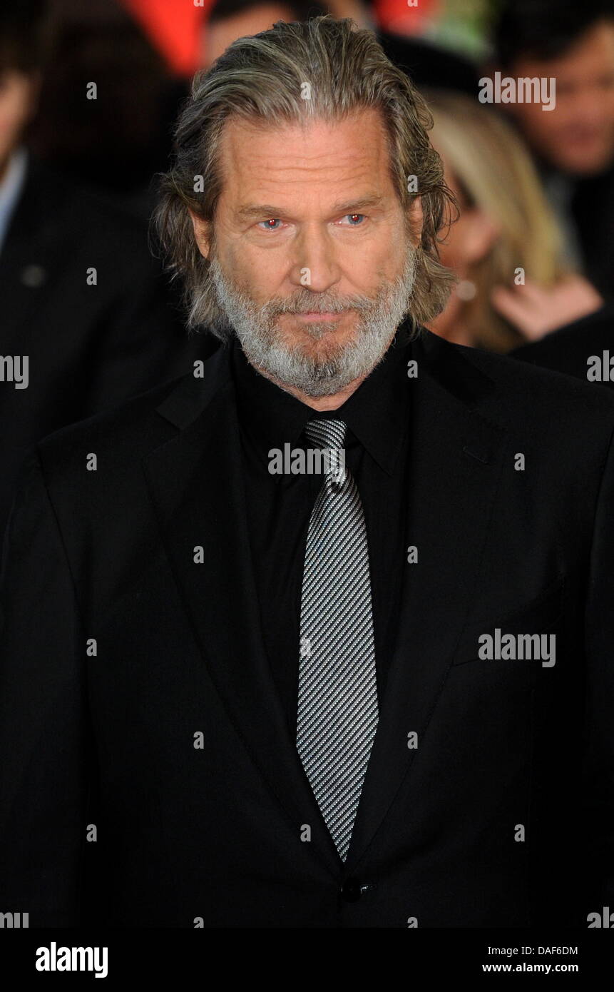 US actor Jeff Bridges arrives for the premiere of the film' True Grit ...
