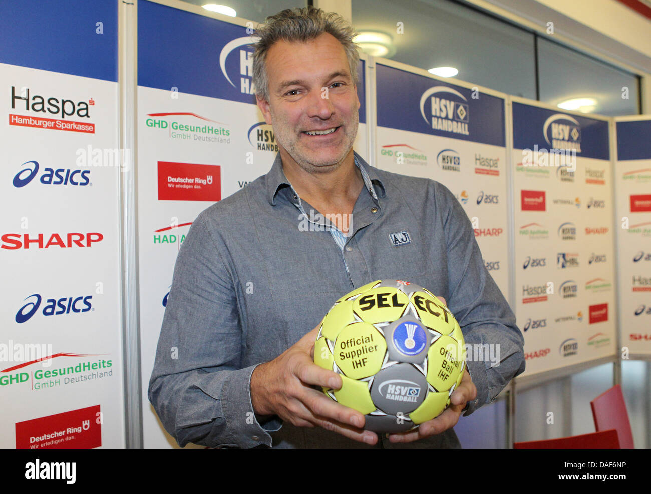 The new trainer of the HSV Hamburg Per Carlen posing (Sweden)at a press ...