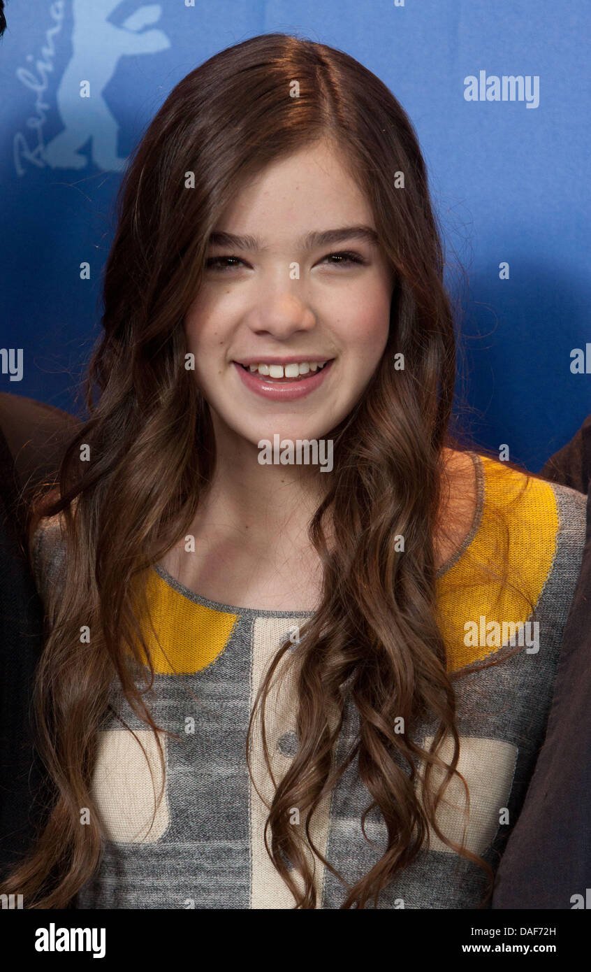 Actress Hailee Steinfeld poses during the photocall of "True Grit" at ...