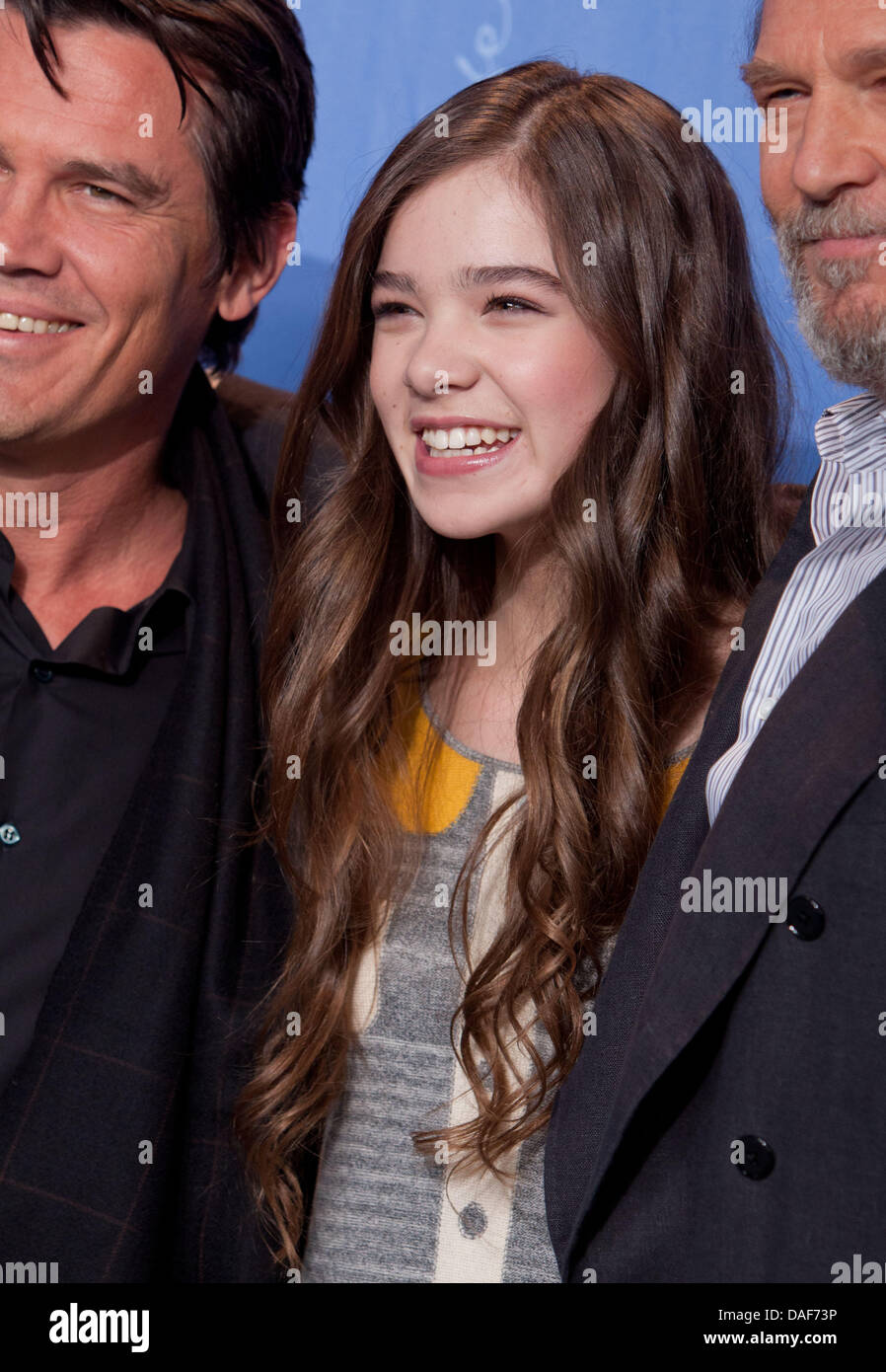 Actors Josh Brolin (l), Hailee Steinfeld and Jeff Bridges pose during ...