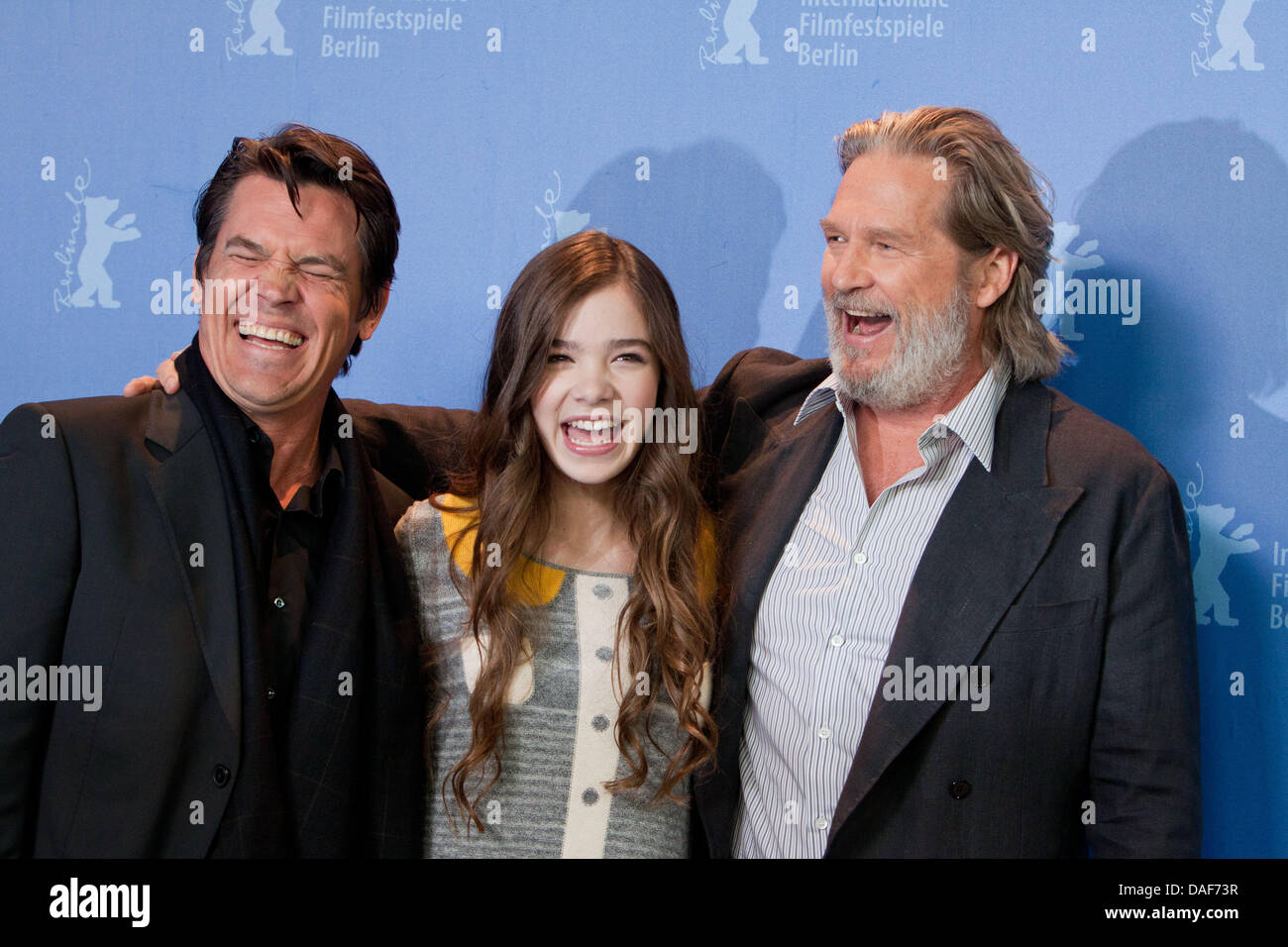 Actors Josh Brolin (l), Hailee Steinfeld and Jeff Bridges pose during ...