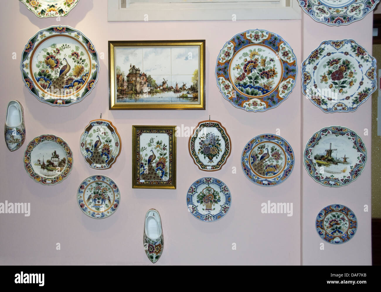 NETHERLANDS; DELFT; DELFTWEG; DELFT SHOIWROOM EXAMPLES OF DELFT ...