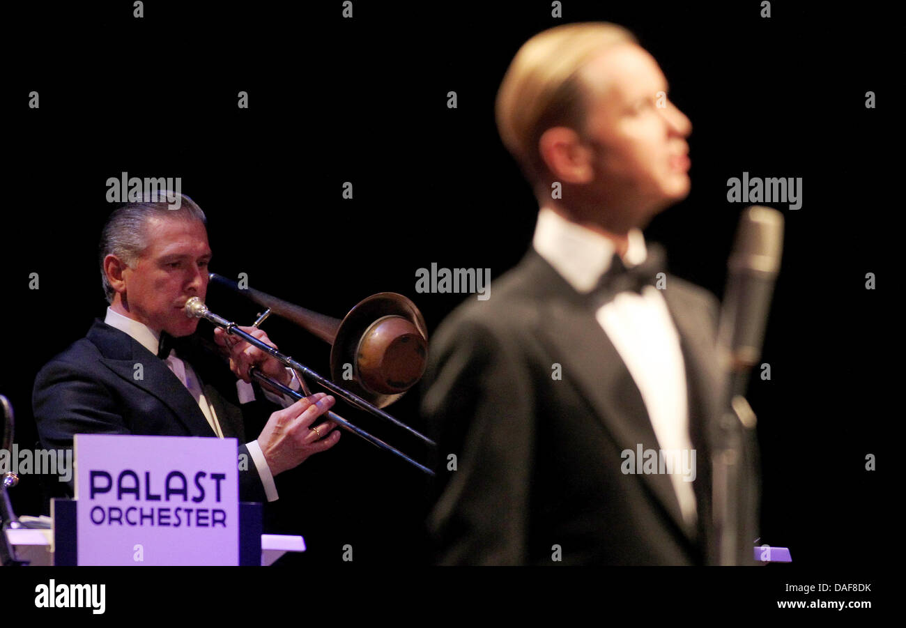 Max raabe hi-res stock photography and images - Alamy