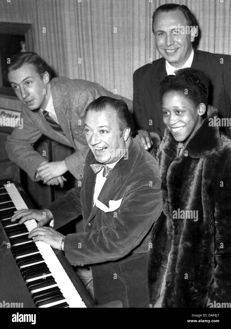 Peter alexander actor hi-res stock photography and images - Alamy