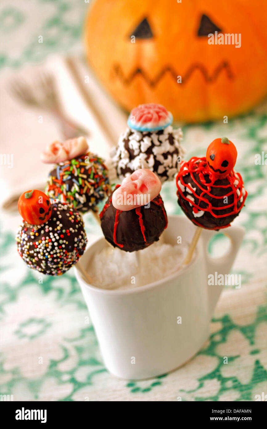 Halloween cake pops. Recipe available Stock Photo - Alamy