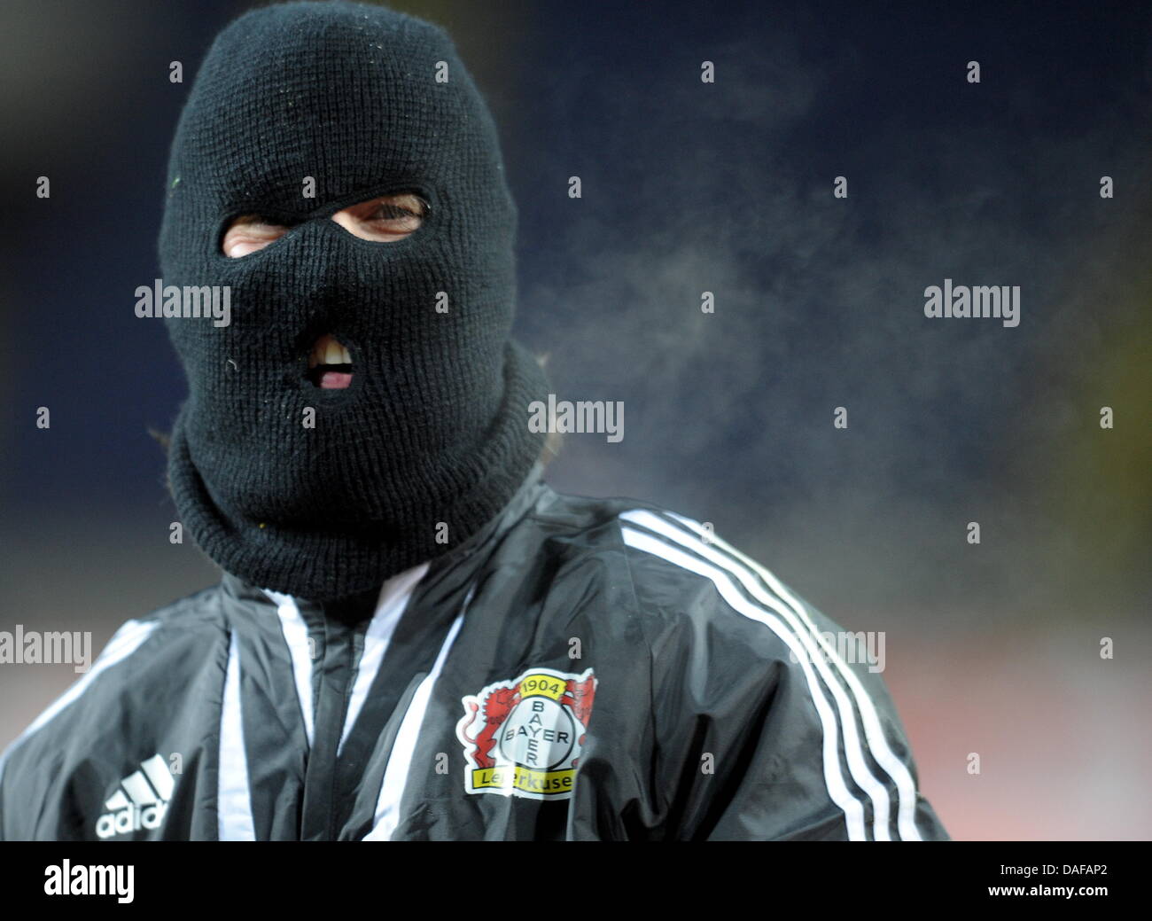 Leverkusen's second goalkeeper Tomasz Bobel practices with a cold ...