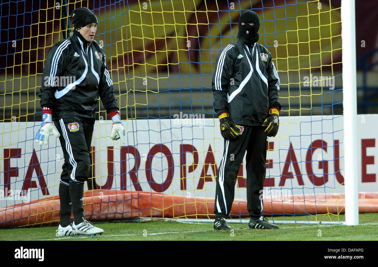 Goalkeeper mask hi-res stock photography and images - Alamy