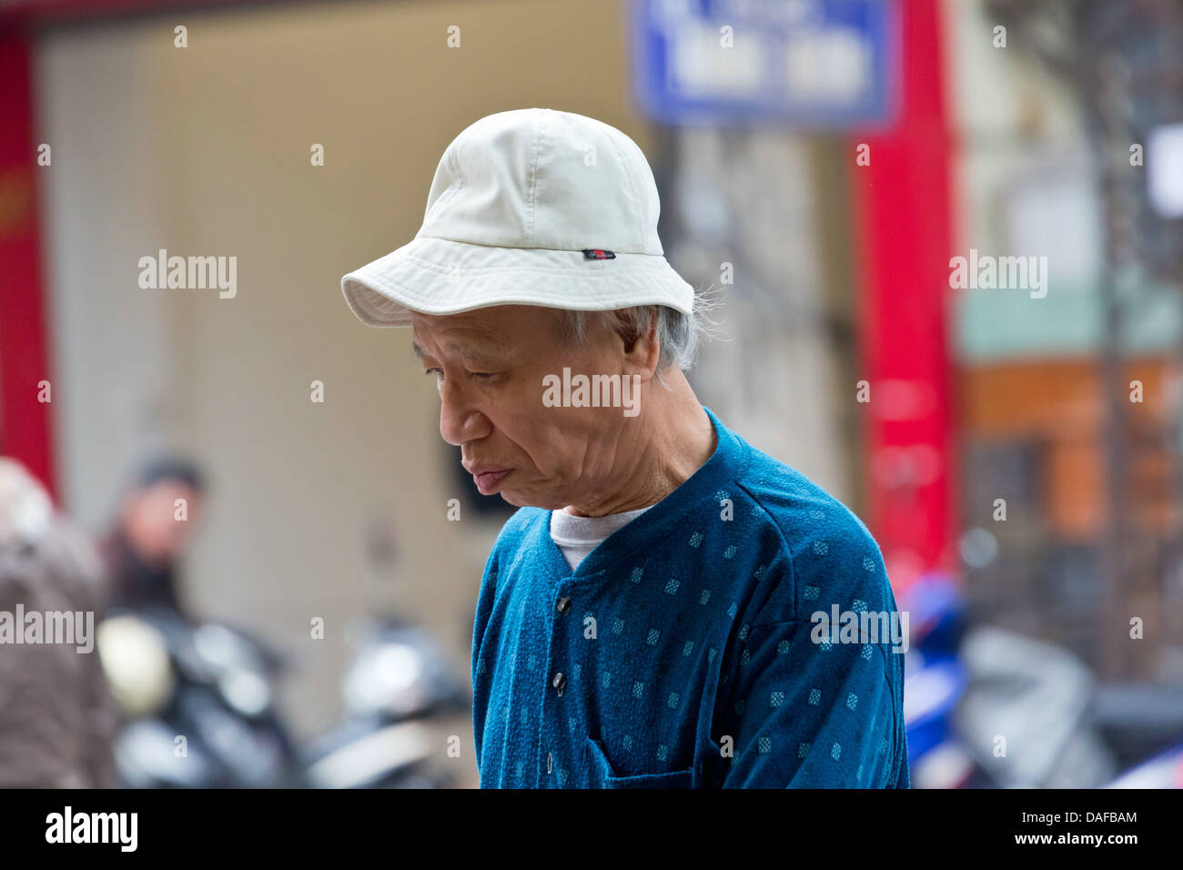 Portrait vietnamese man in hanoi vietnam hi-res stock photography and ...