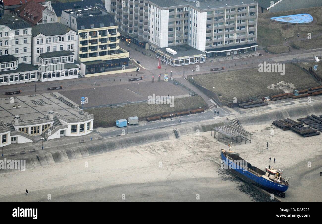 The coastal motor vessel 'Nordland I' from Emden sits on the beach ...