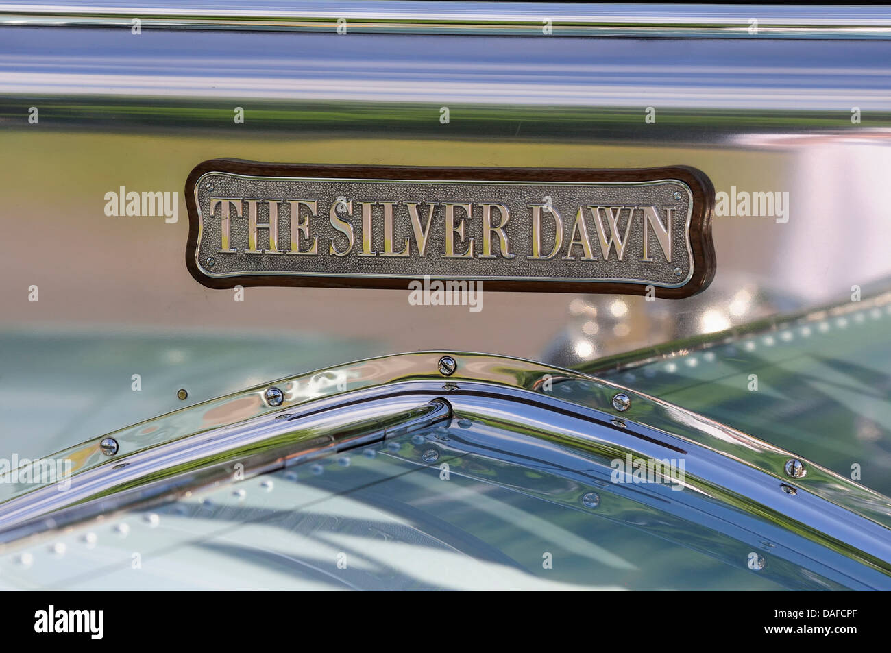 Rolls royce insignia hi-res stock photography and images - Alamy