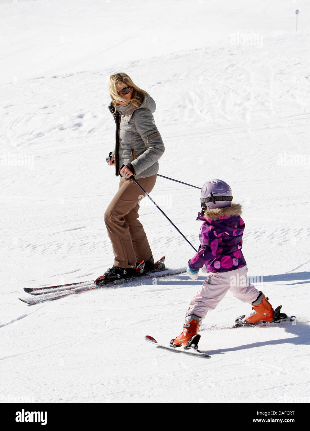 Crown Princess Maxima of The Netherlands (L) and daughter Princess ...
