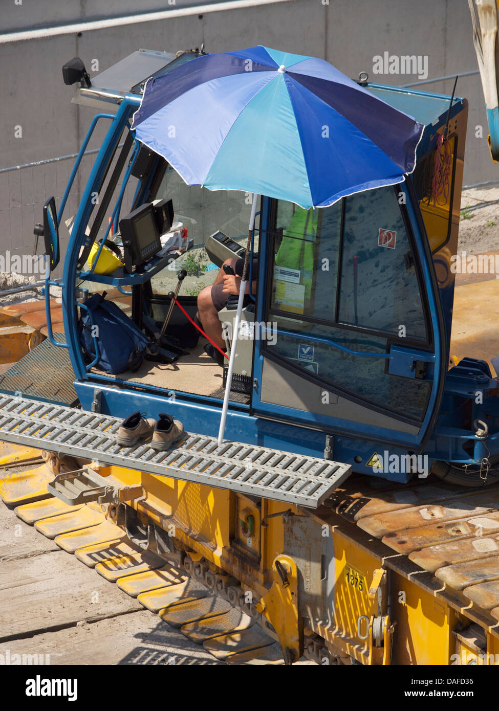 Crane operator cabin hi-res stock photography and images - Alamy