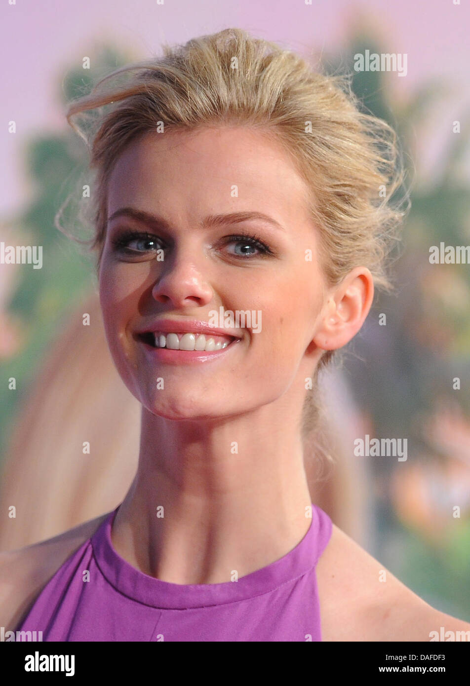 Actress brooklyn decker hi-res stock photography and images - Alamy
