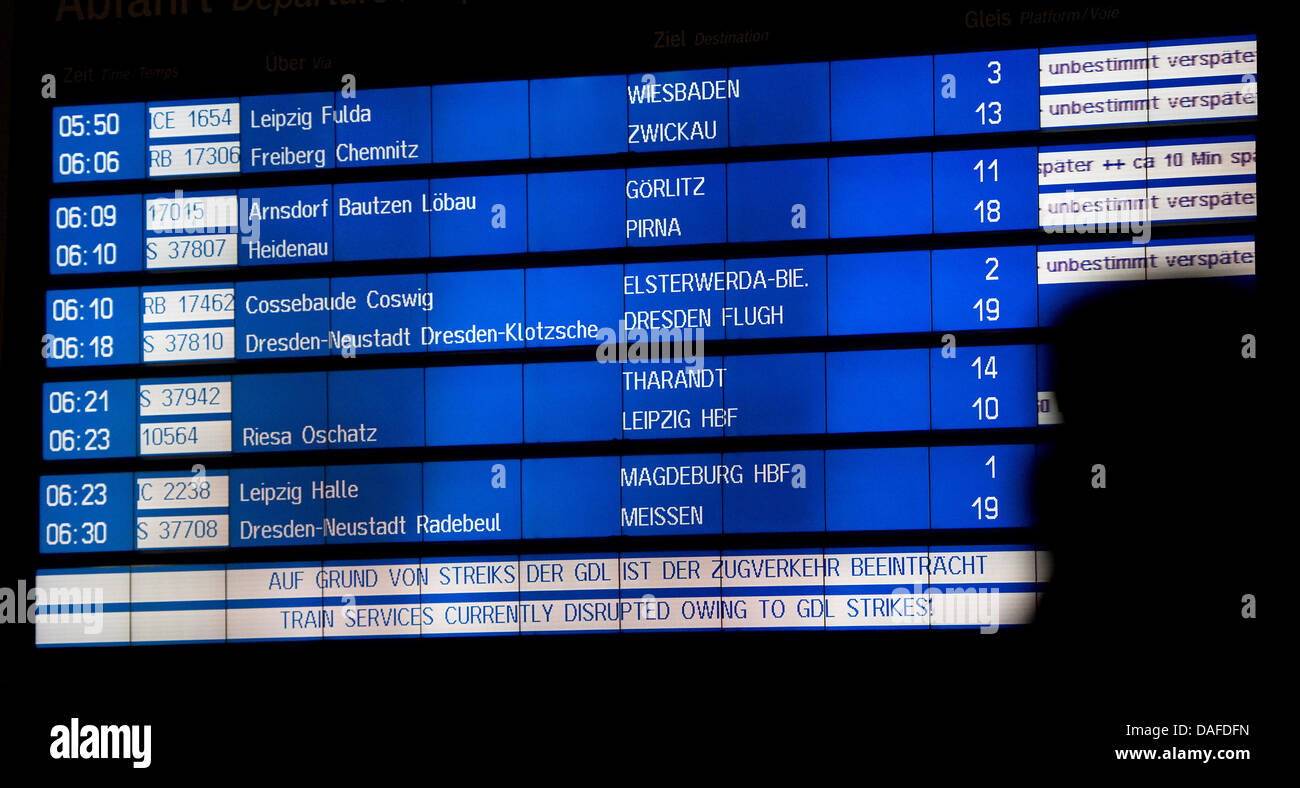 Display board deutsche bahn train hi-res stock photography and images ...