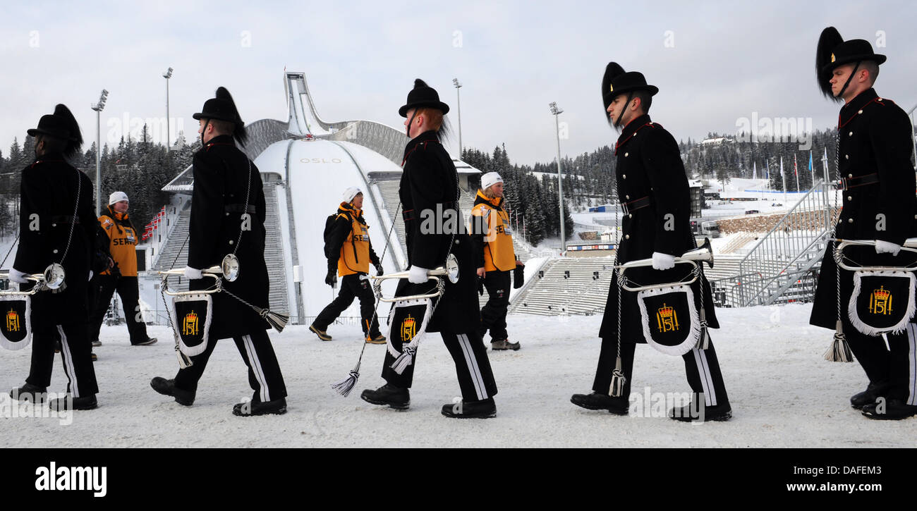 Soldiers of the Norwegian Royal Guards walk in front of the ...