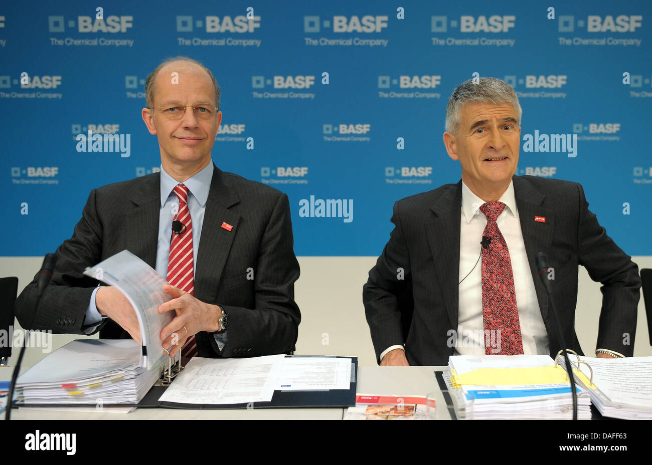 BASF CEO Juergen Hambrecht (R) and CFO Kurt Bock deliver the chemical ...