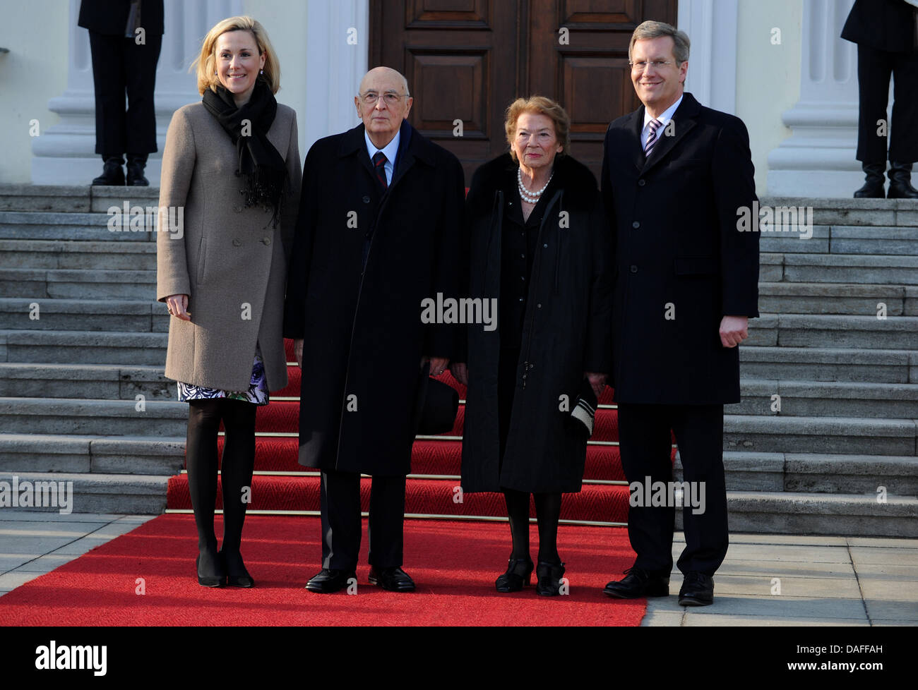 German President Christian Wulff (R) and his wife Bettina (L) welcome ...