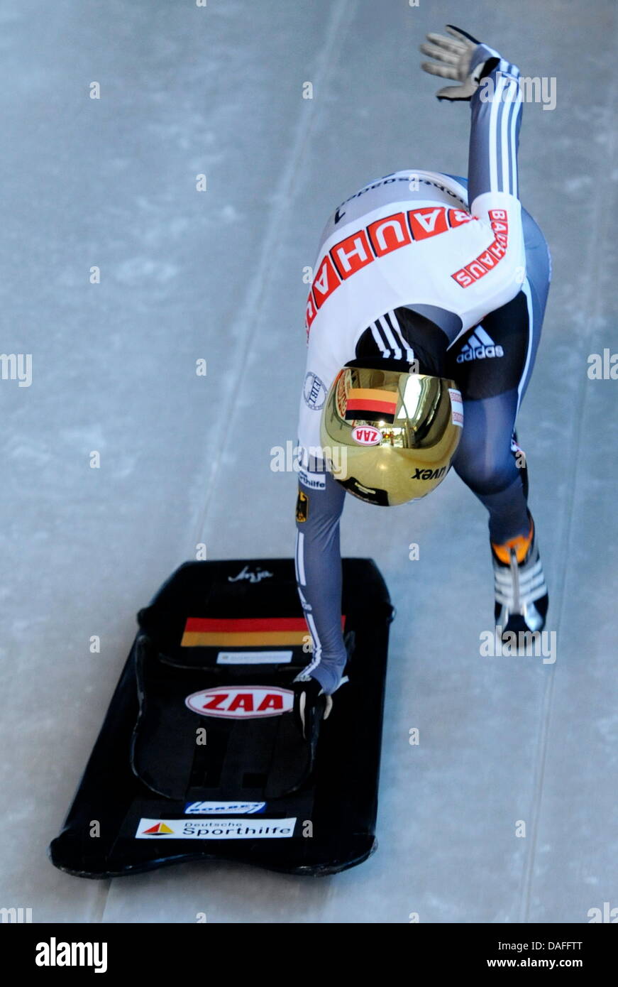 Die deutsche Skeletoni, Anja Huber, fährt am Freitag (25.02.2011) bei ...