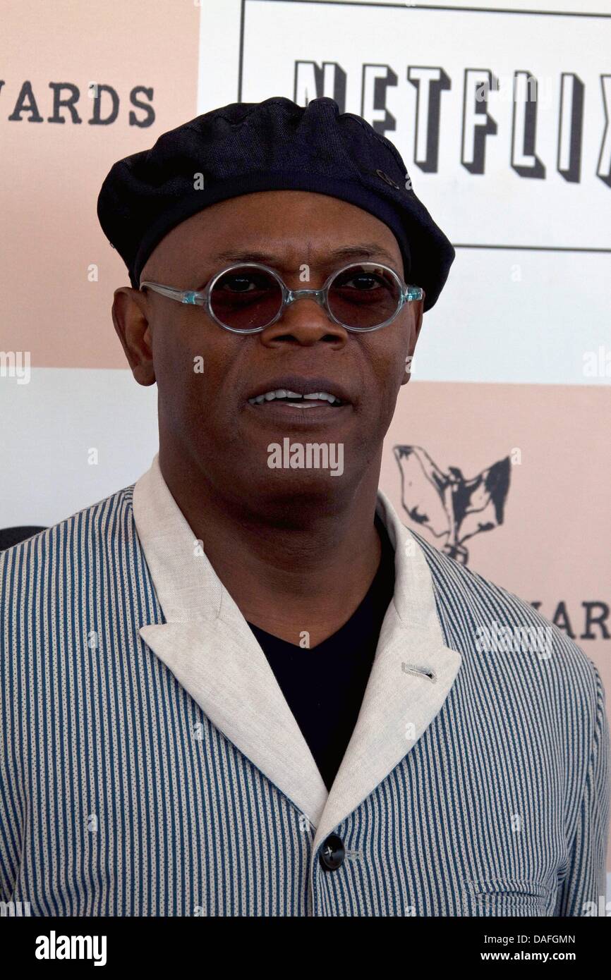 Actor Samuel L. Jackson arrives at the 26th Annual Spirit Awards in a ...